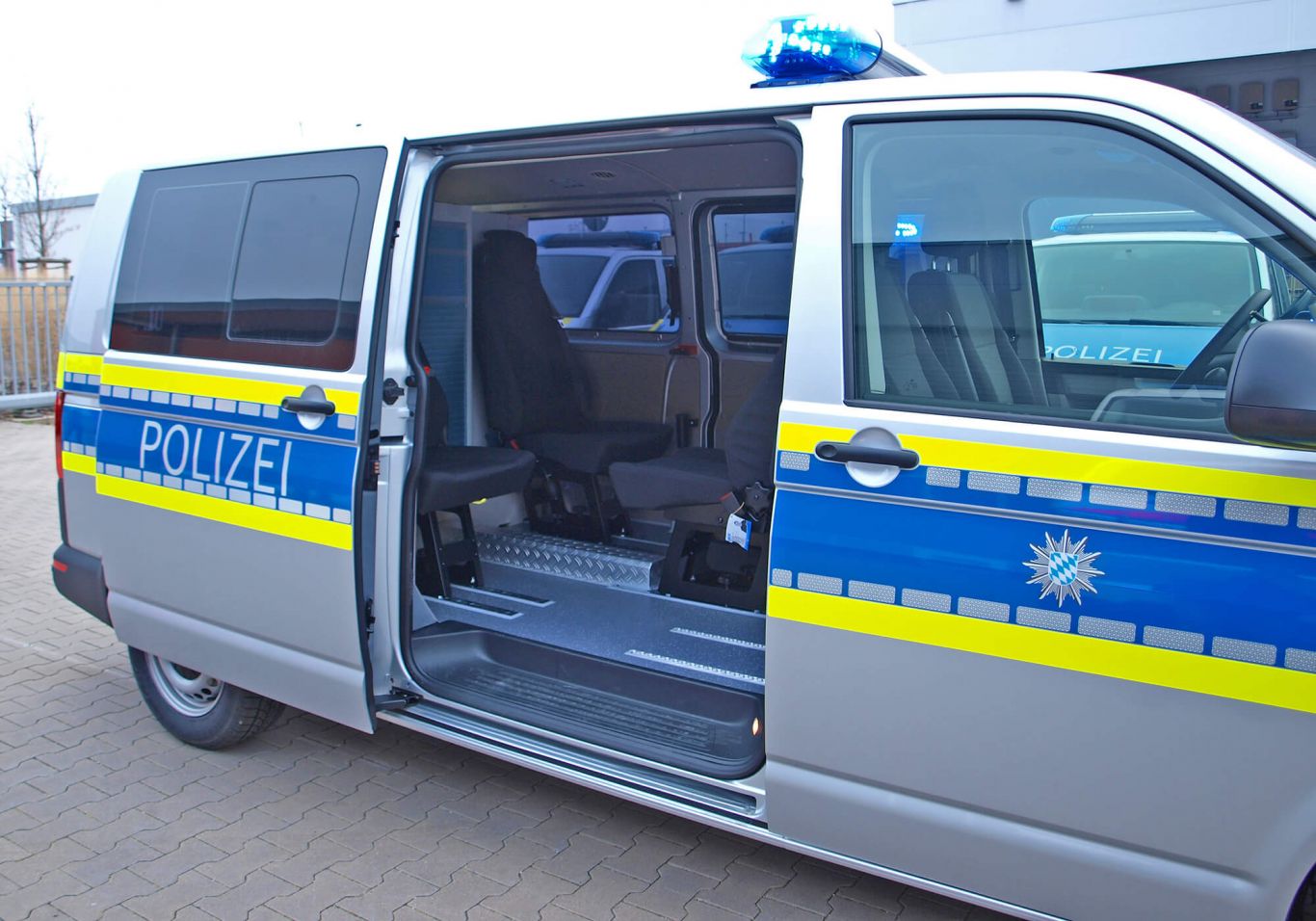 COMPOINT Fahrzeugbau - 30x USK Polizei Bayern