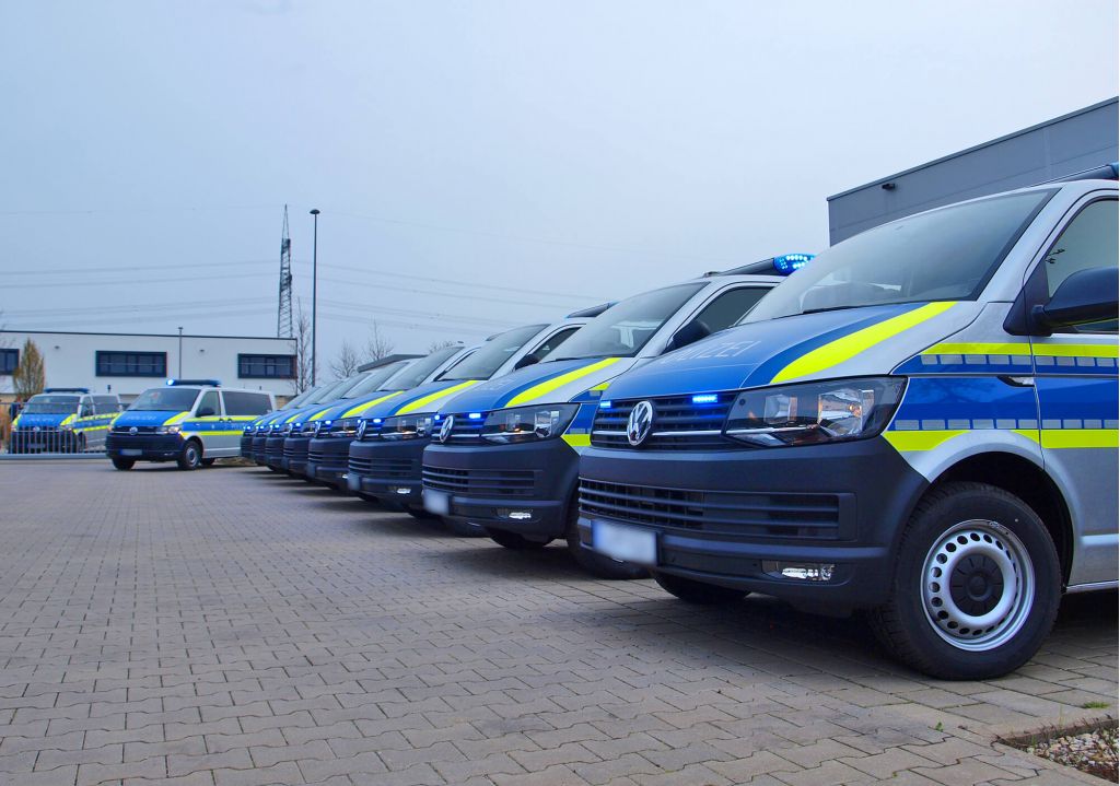 COMPOINT Fahrzeugbau - 30x USK Polizei Bayern